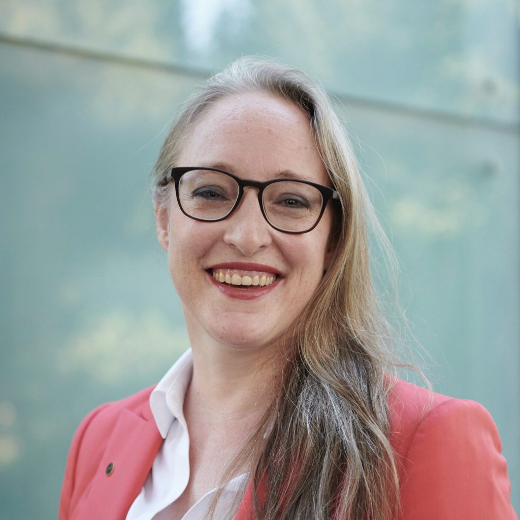 Bettina Hein - The Bioinformatics CRO Podcast